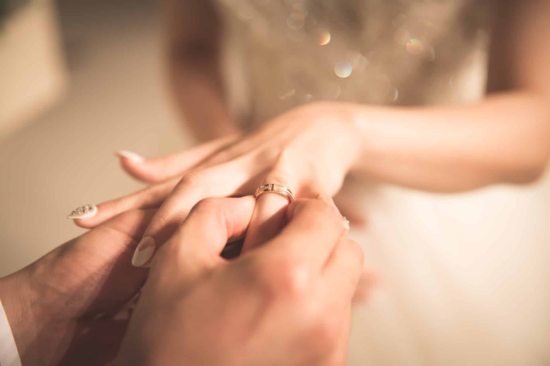 What You Need To Know About Wedding Ring Rash - Play NY
